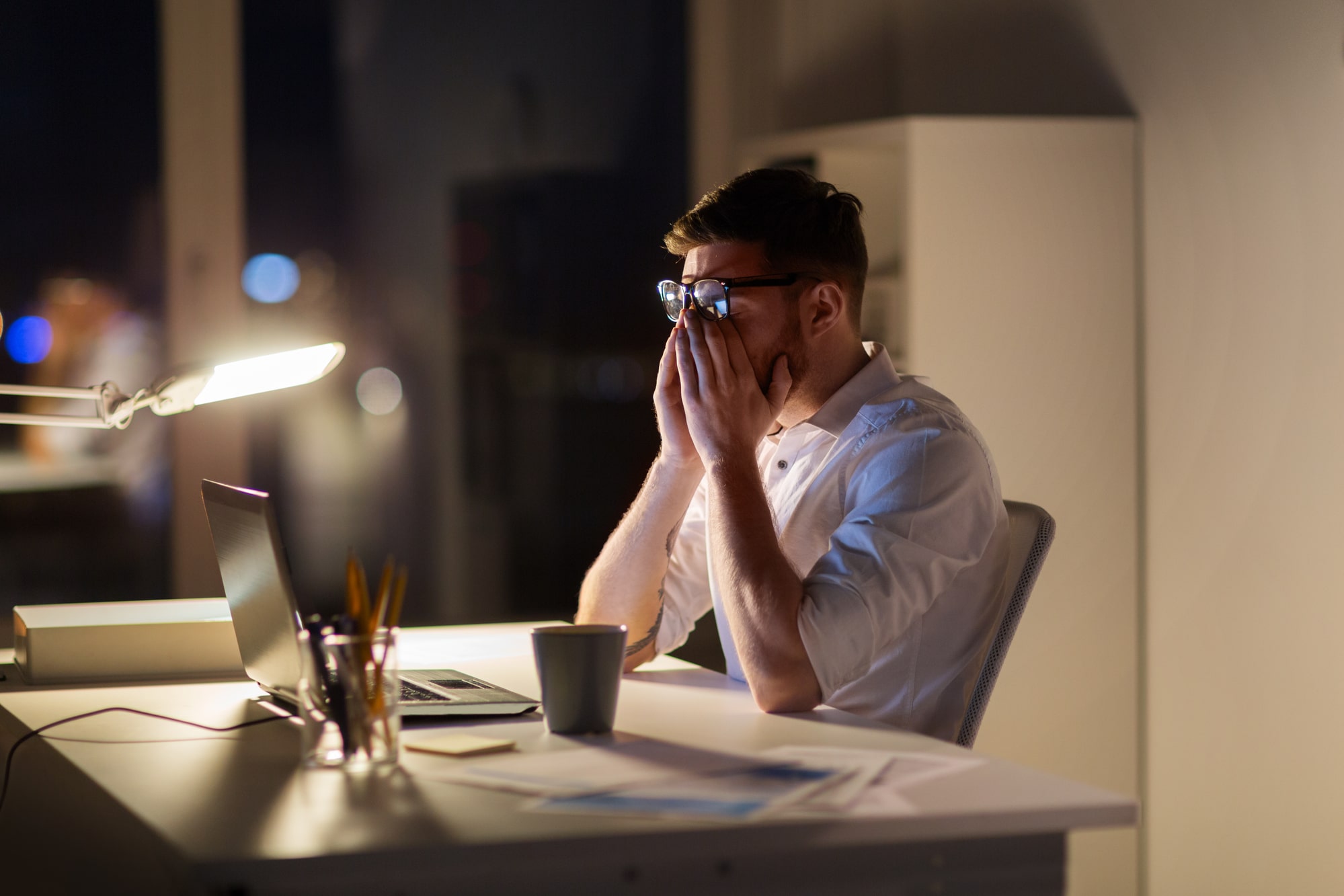 6 Tips to Reduce Eye Fatigue in Your Virtual Space - Missouri Eye Institute